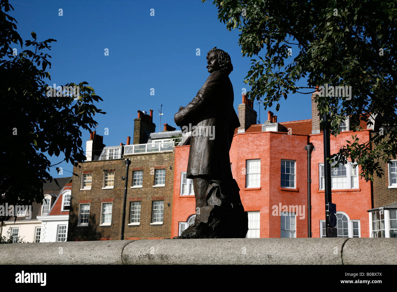 Statue of painter James McNeil Whistler on Chelsea Embankment, Chelsea ...