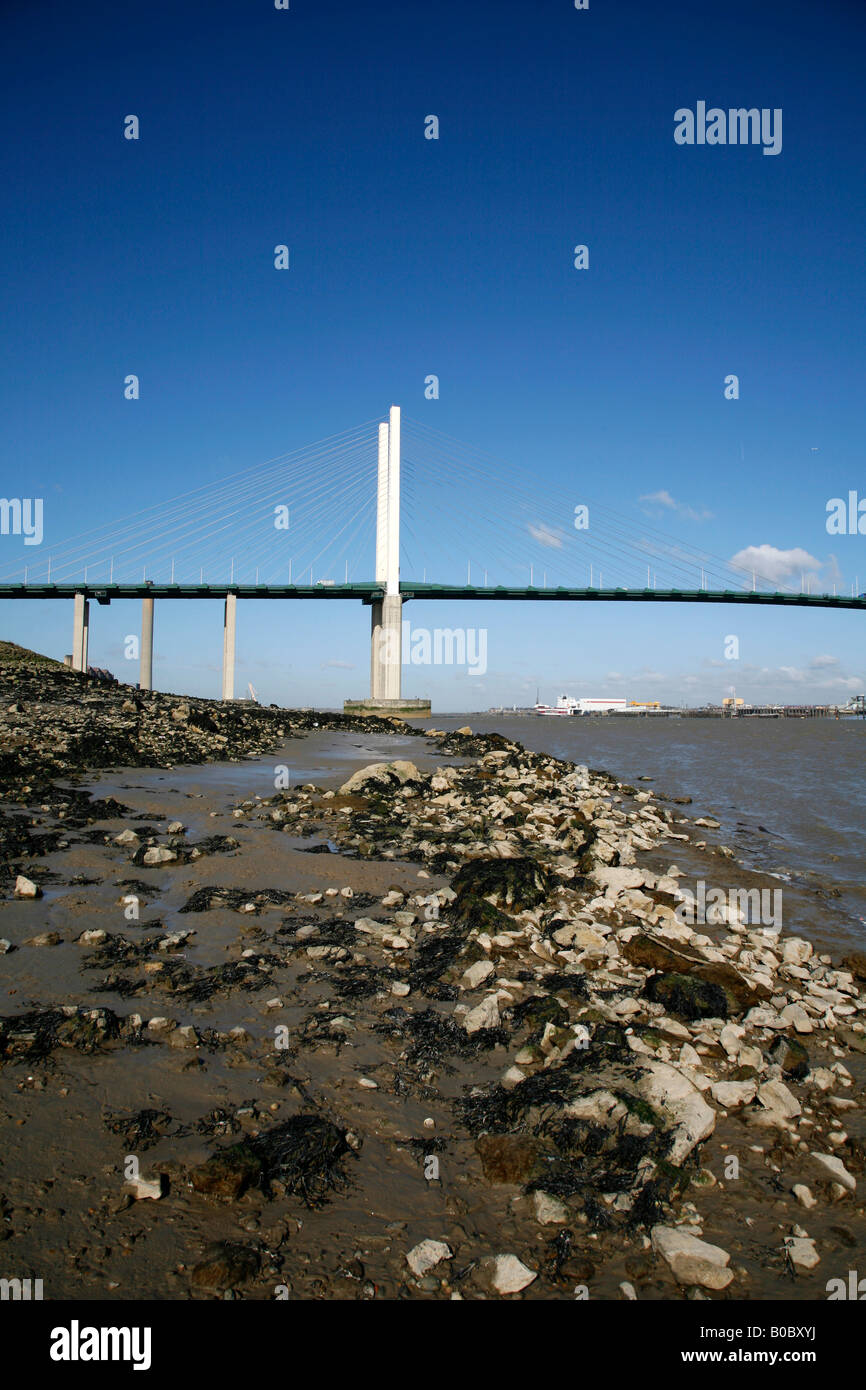 Queen elizabeth ii bridge open hi-res stock photography and images - Alamy
