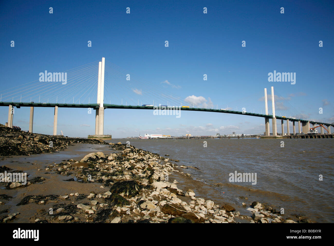 Queen elizabeth ii bridge open hi-res stock photography and images - Alamy