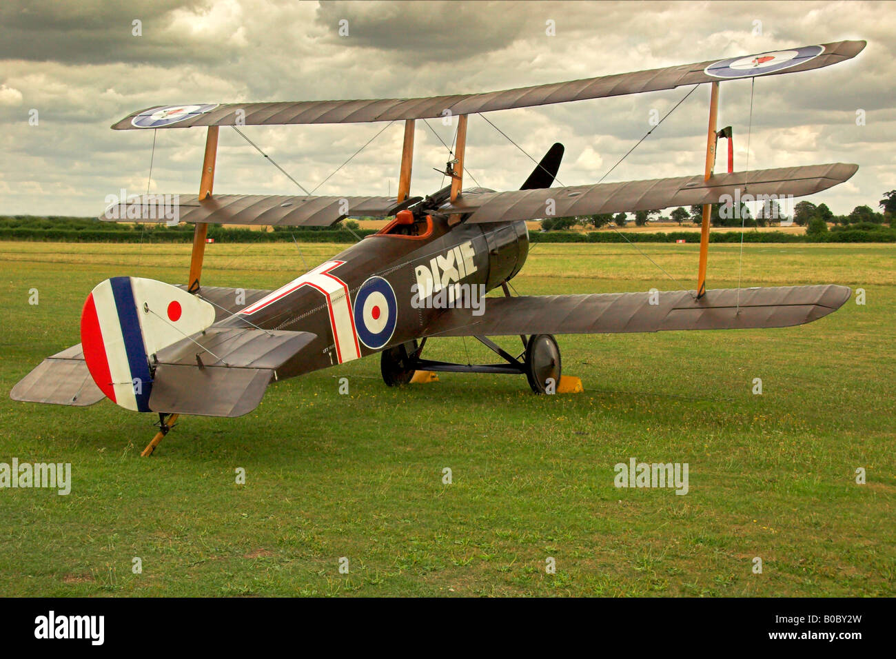 First world war sopwith triplane hi-res stock photography and images ...