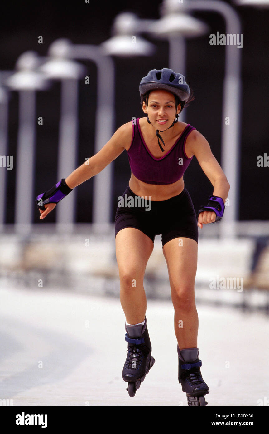 Female inline skater hi-res stock photography and images - Alamy