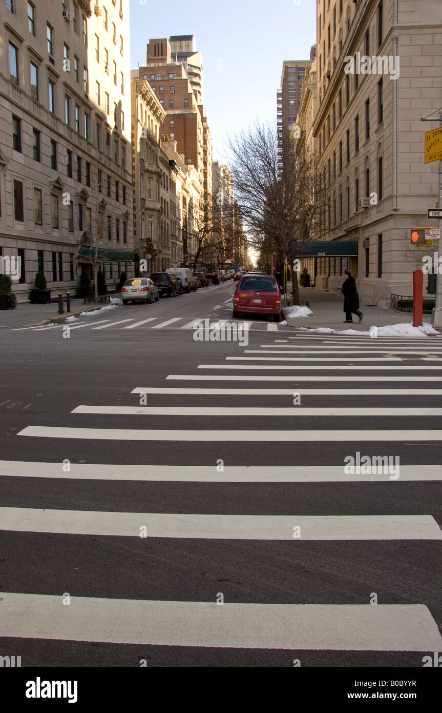 Cross walk on the streets of Manhattan, New York Stock Photo - Alamy