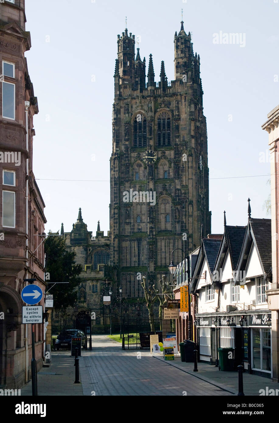 St giles church wrexham hi-res stock photography and images - Alamy