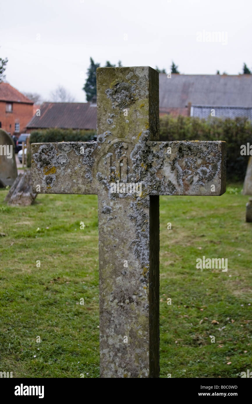 Leaning cross in graveyard hi-res stock photography and images - Alamy