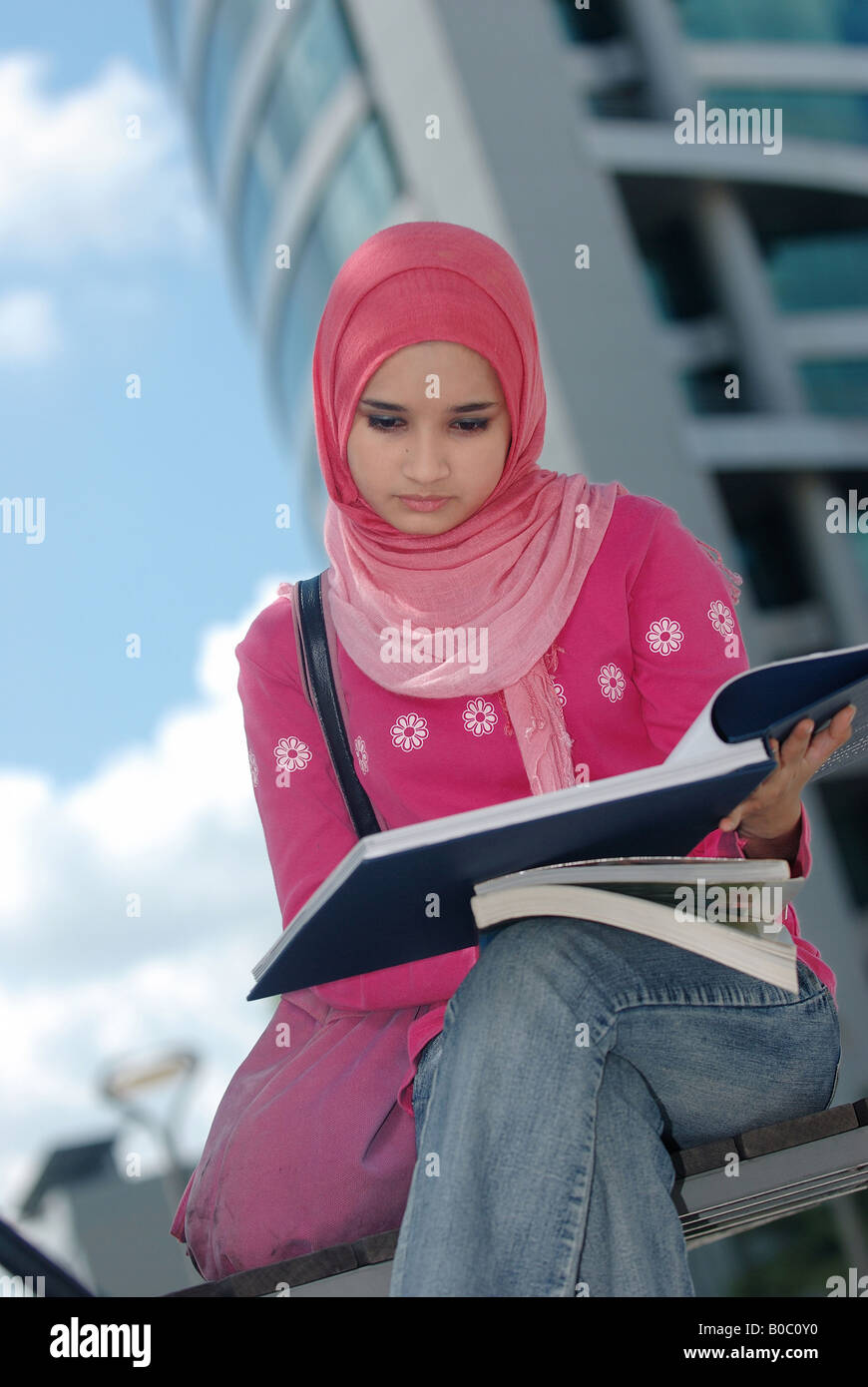 Muslim Student Girl Dress Head Scarf Stock Photo - Alamy