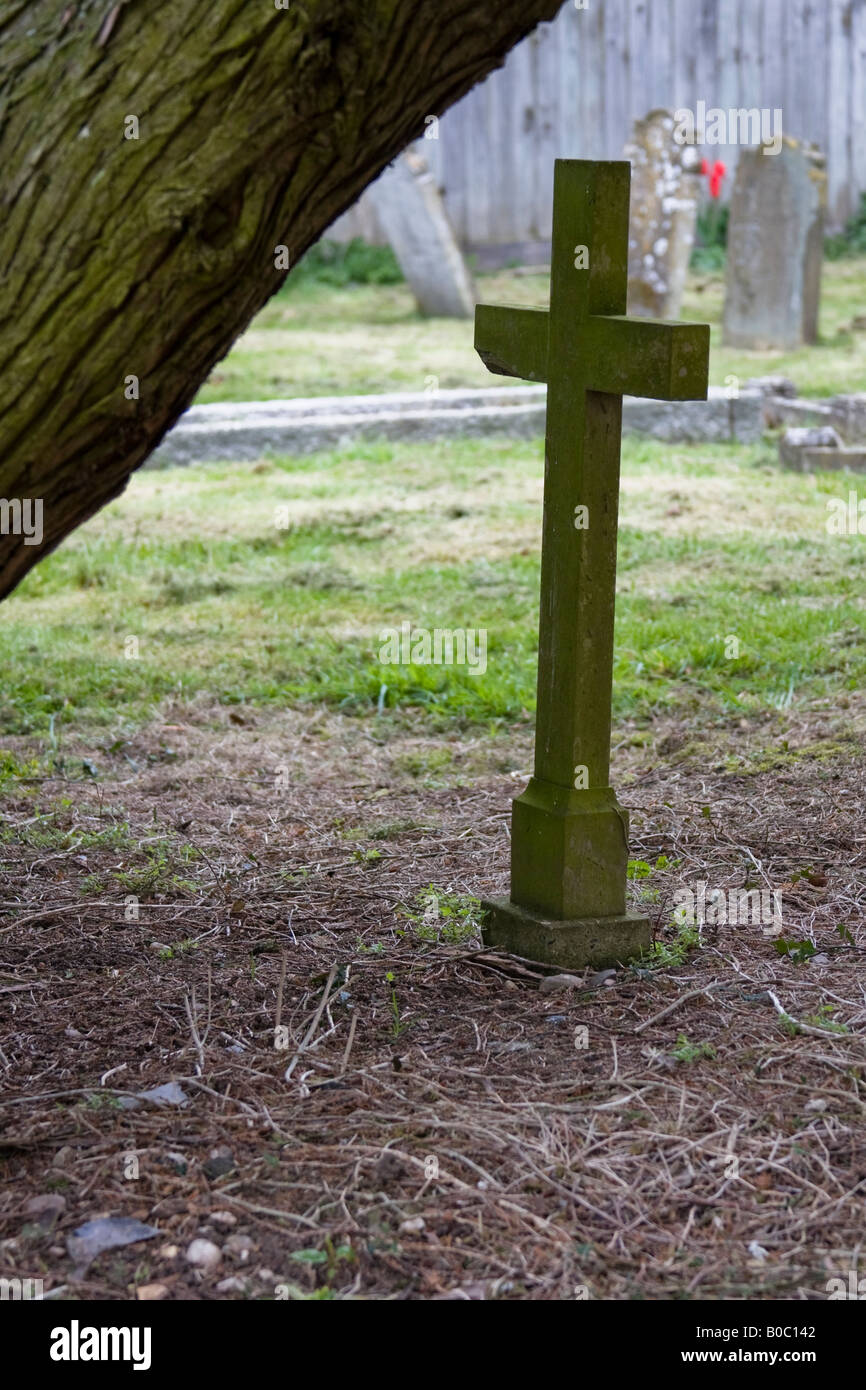 Leaning cross in graveyard hi-res stock photography and images - Alamy