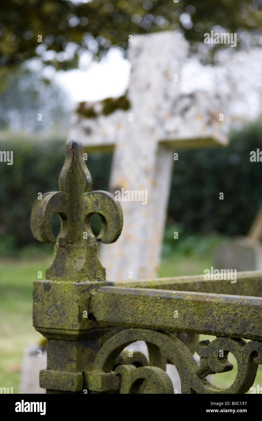 Gravestone cross in remembrance Stock Photo - Alamy