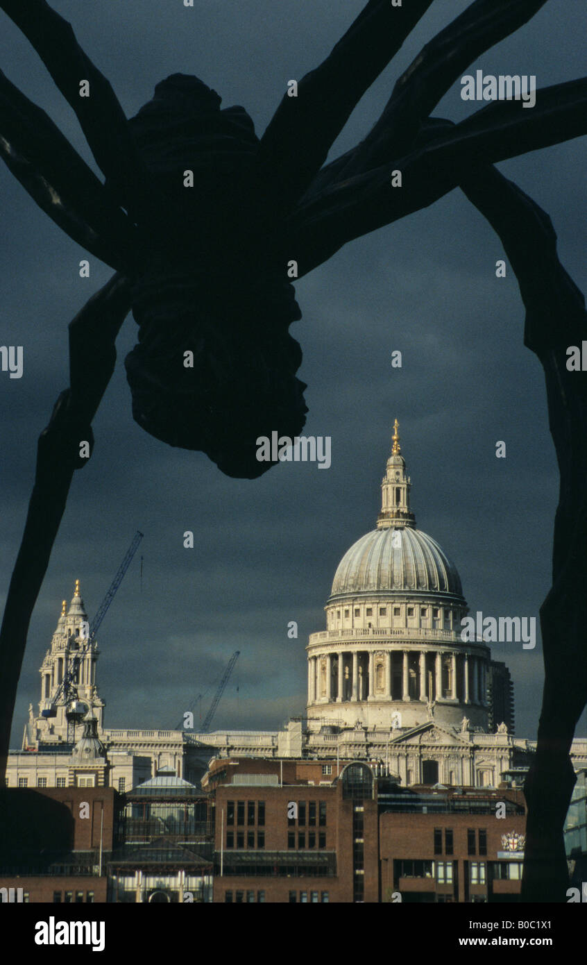 Louise Bourgeois spider exhibit outside the Tate Modern 2007 frames St ...