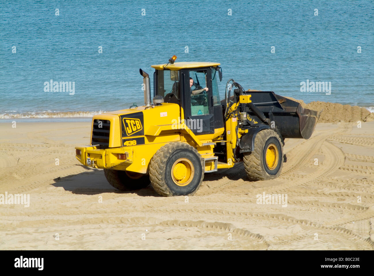 jcb digger excavator bucket sand spade dig digging yellow bob the ...