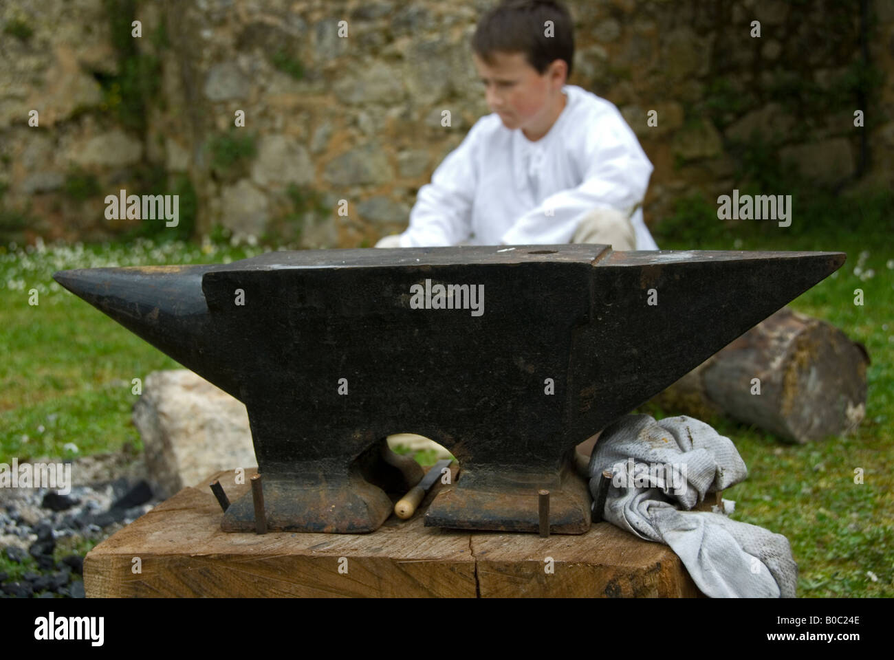Blacksmiths medieval hi-res stock photography and images - Alamy