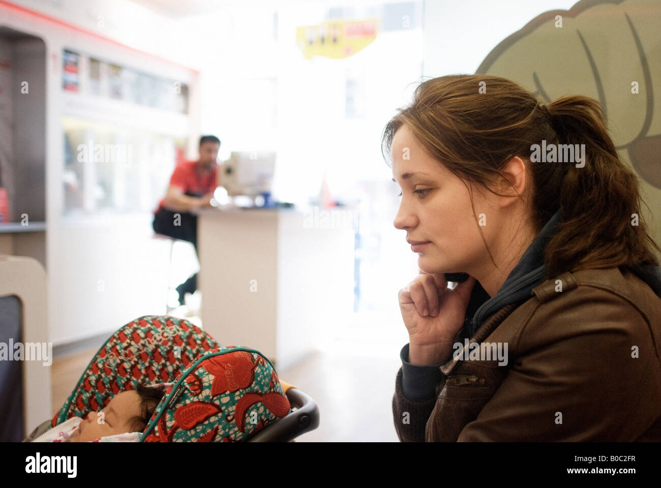 Customer complaining shop hi-res stock photography and images - Alamy