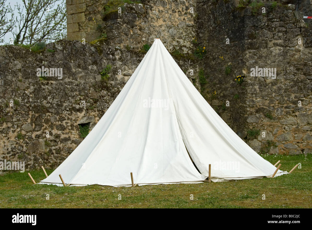 Medieval tent camp hi-res stock photography and images - Alamy