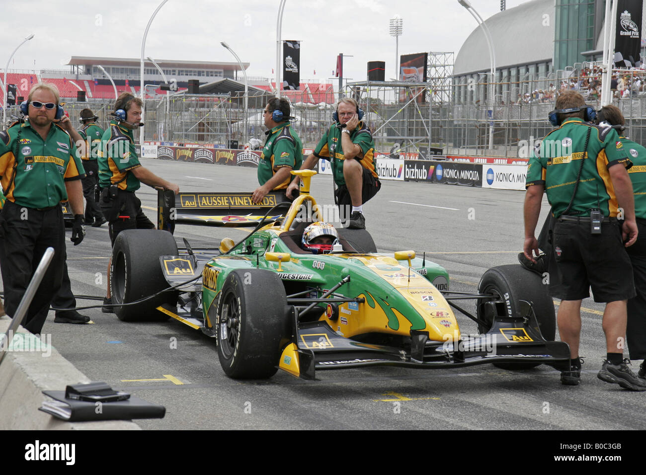 Race car driver and pit crew at the Toronto Grand Prix, Molson Indy in ...