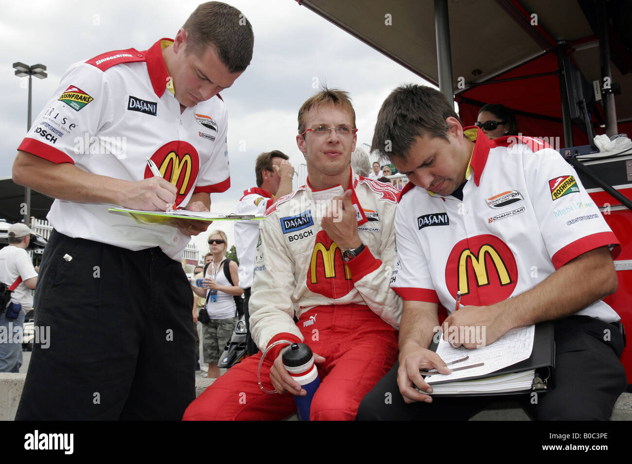 Race car driver and pit crew at the Toronto Grand Prix, Molson Indy in ...
