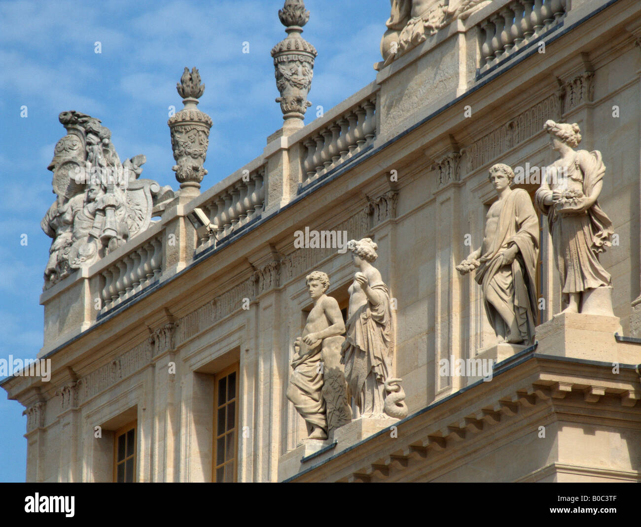 Statues columns palace versailles hi-res stock photography and images ...