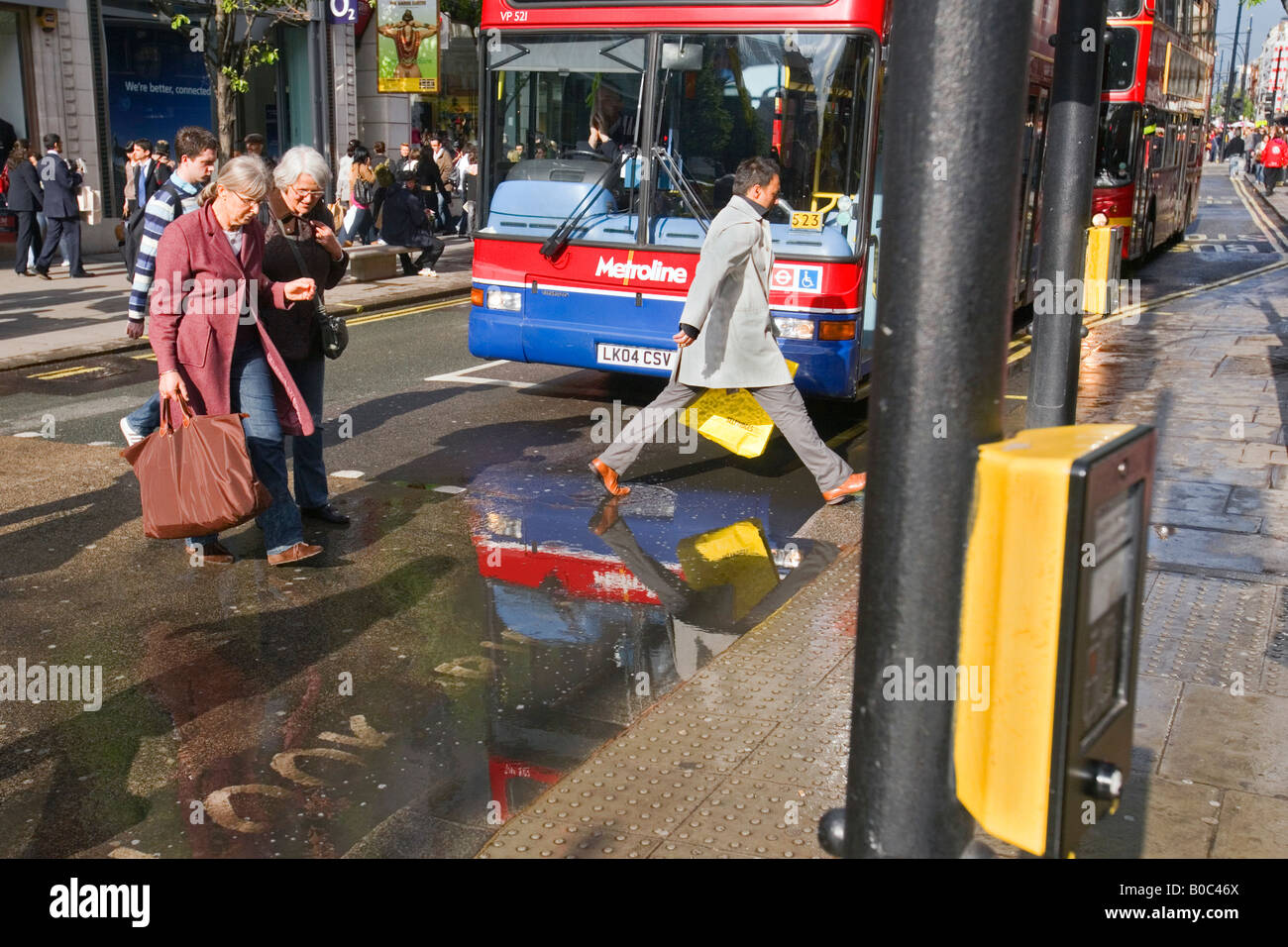 Rain puddle london hi-res stock photography and images - Alamy