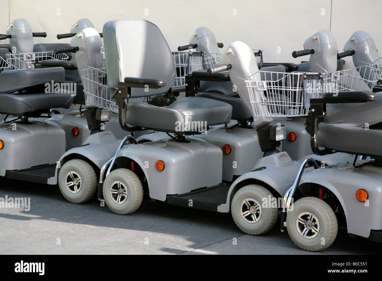 Crippled cars hi-res stock photography and images - Alamy