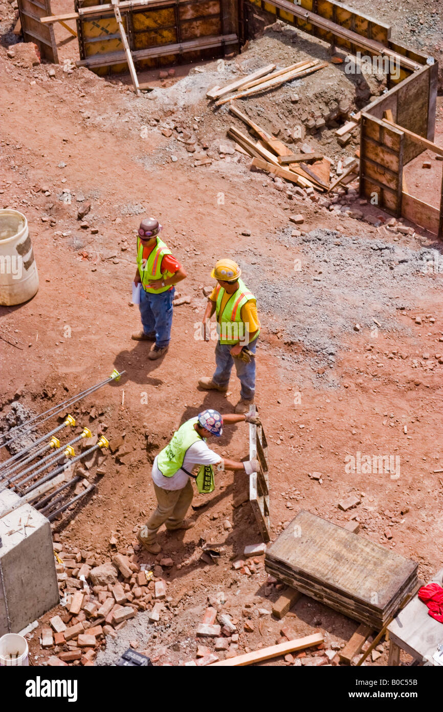 Construction workers arguing hi-res stock photography and images - Alamy