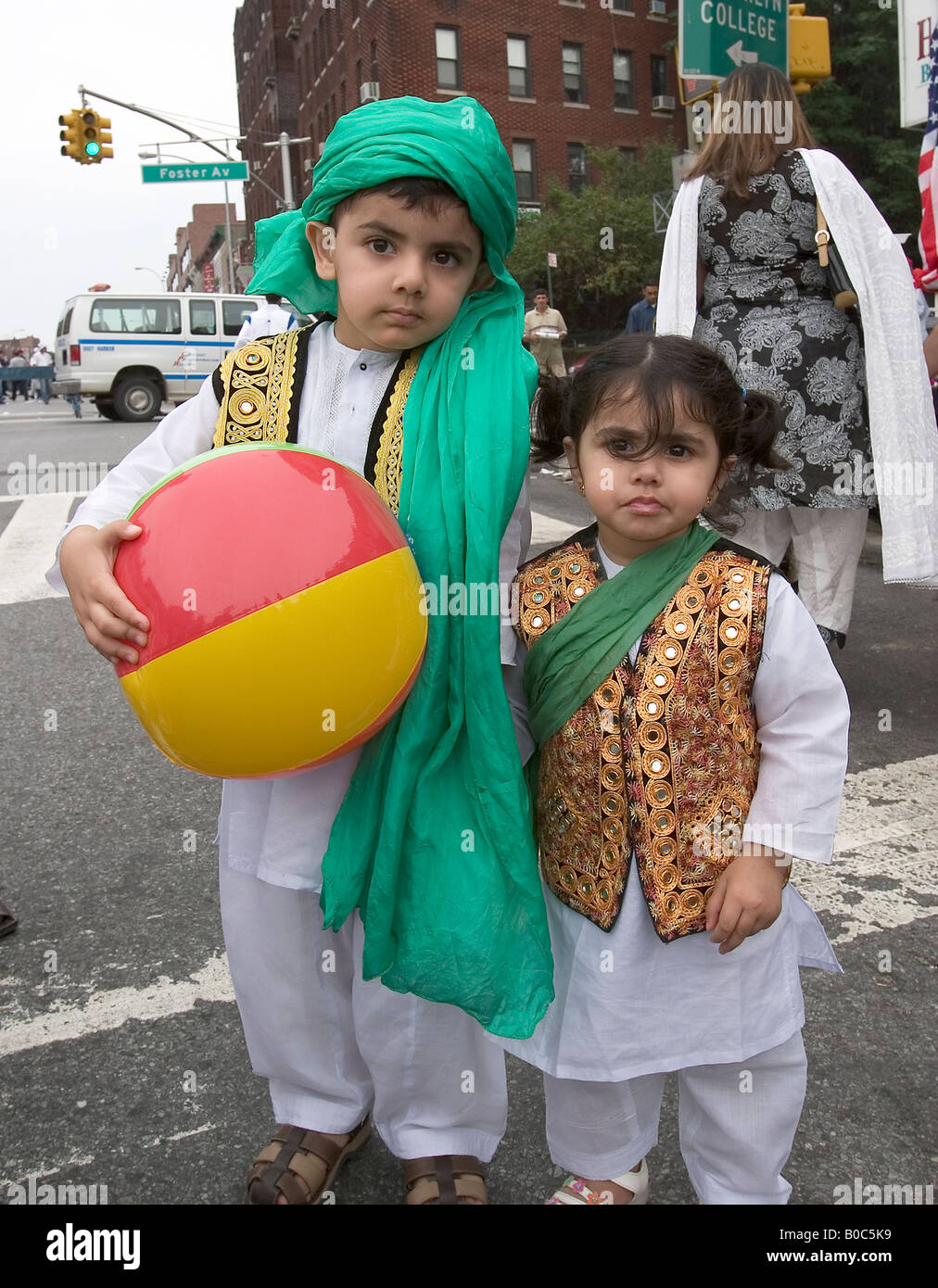 Pakistani boy and girl hi-res stock photography and images - Alamy