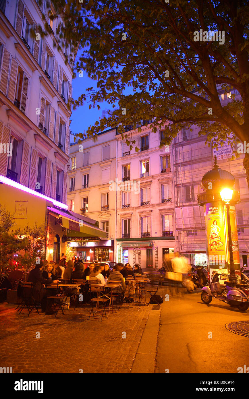 Nightlife in Paris, café bar and restaurants Stock Photo - Alamy