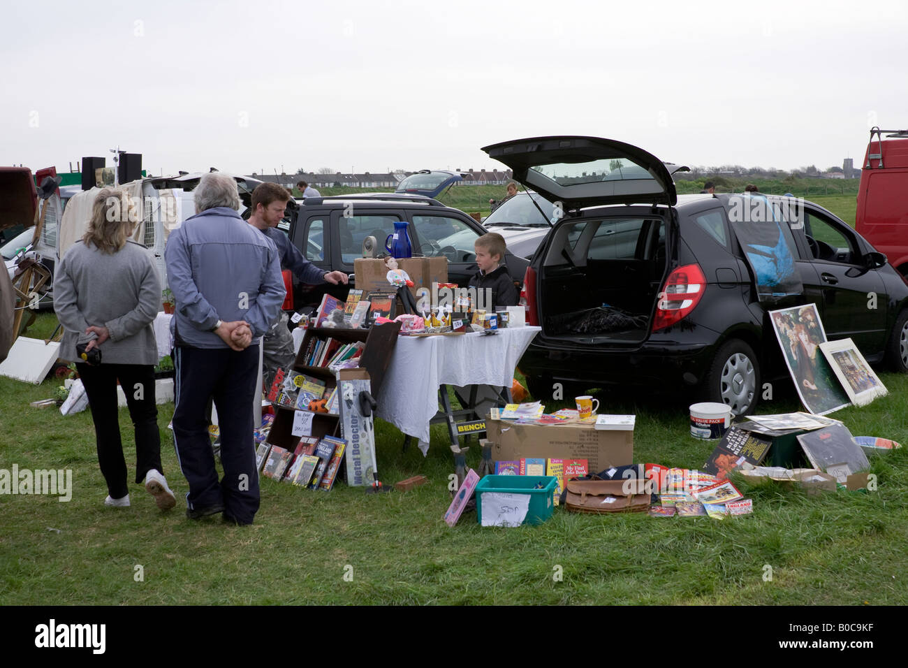 Car boot sale uk hi-res stock photography and images - Alamy