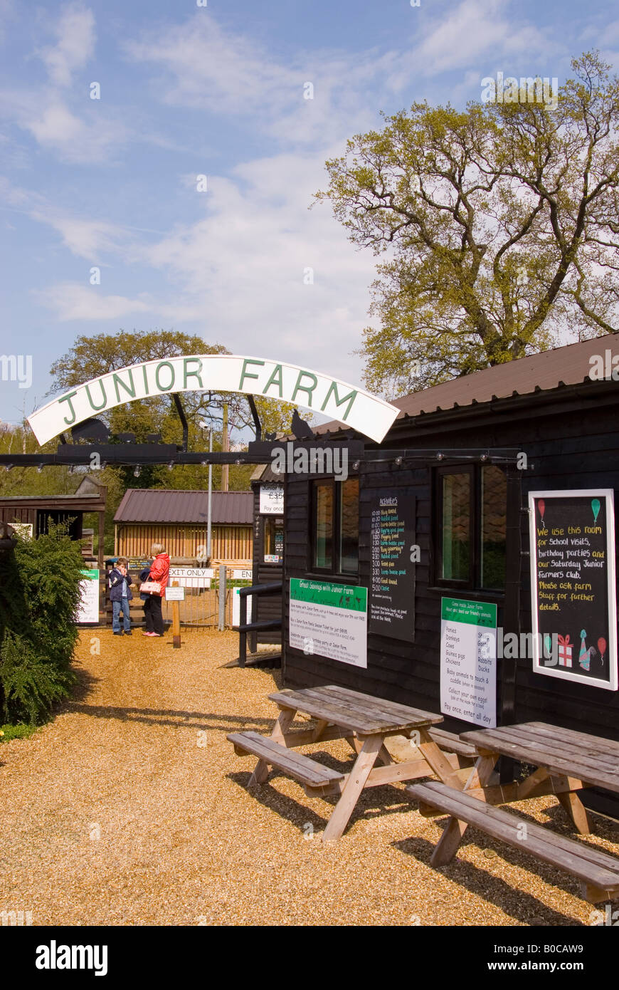 English barns hi-res stock photography and images - Alamy