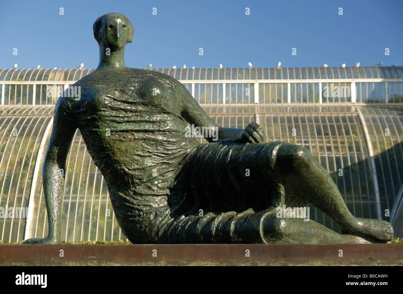 Henry moore sculpture reclining woman hi-res stock photography and ...