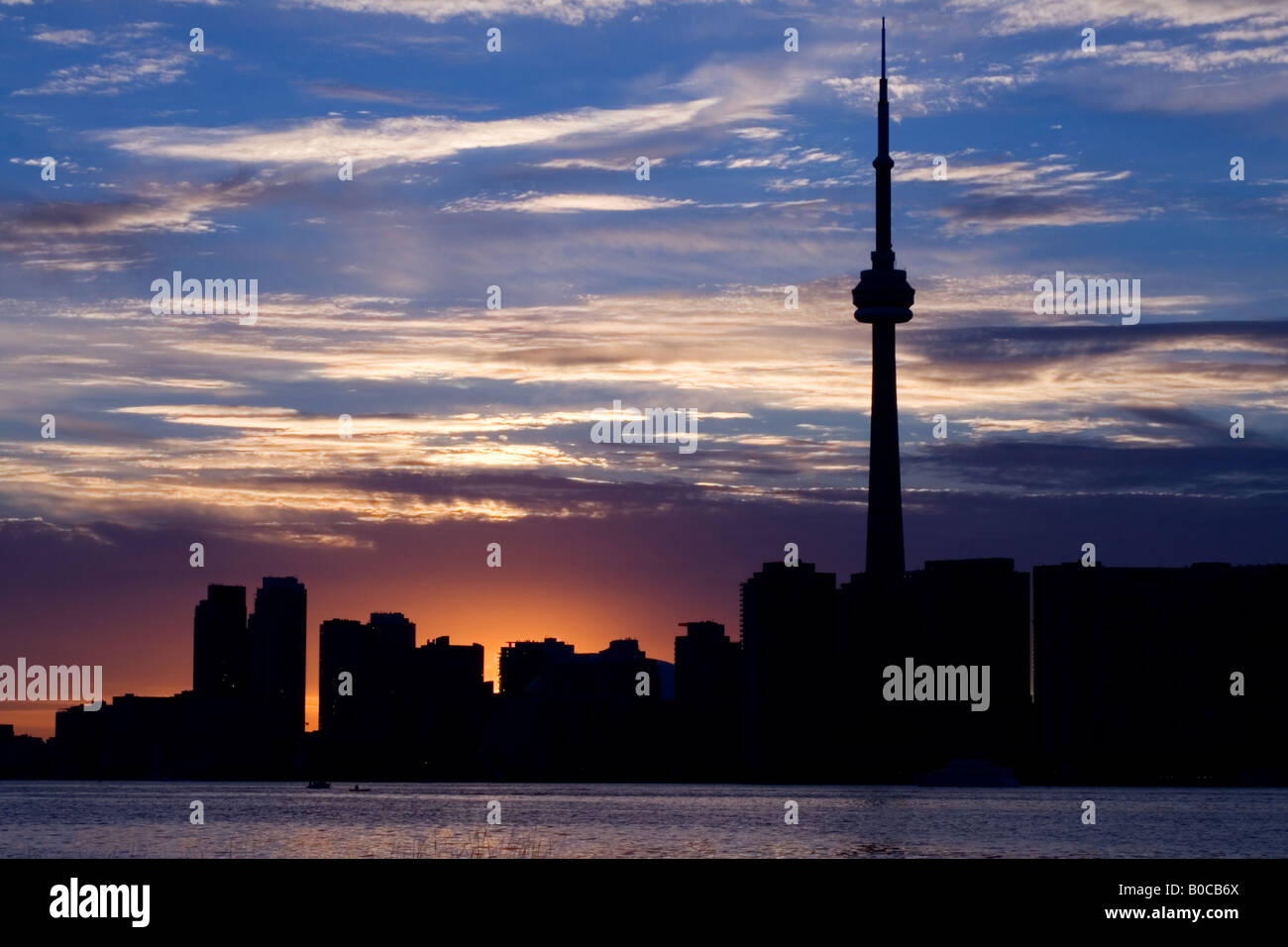 Silhouette of Toronto downtown skyline at sunset Stock Photo - Alamy