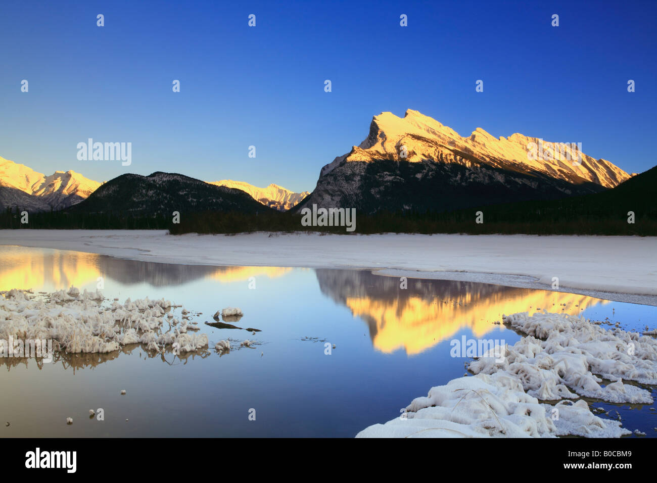 Mount Rundle And Vermilion Lakes In Winter High Resolution Stock ...