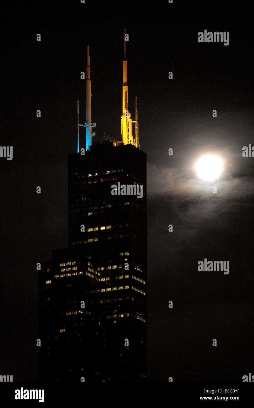 SEARS TOWER AND THE FULL MOON DOWNTOWN CHICAGO ILLINOIS USA Stock Photo ...