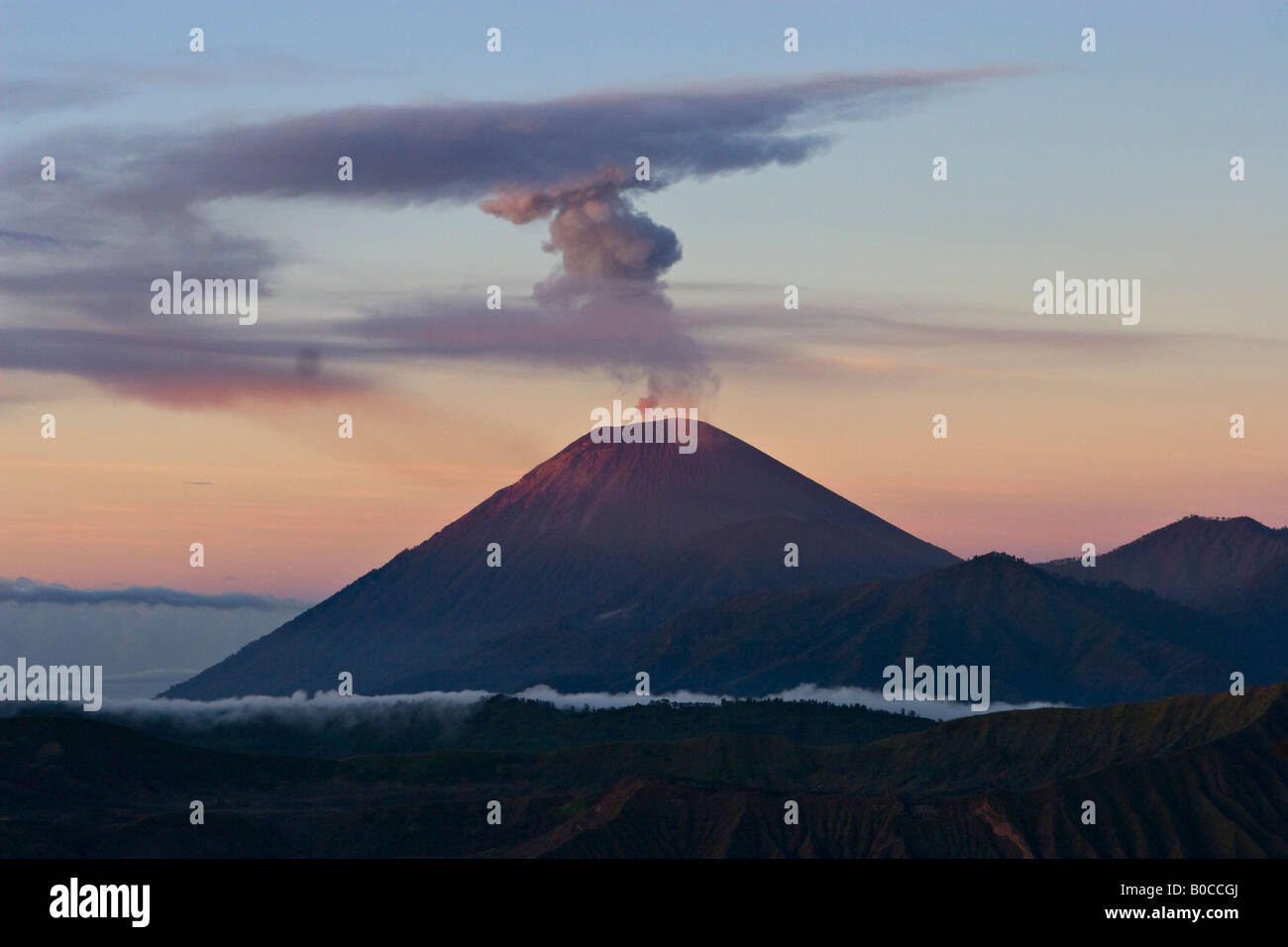 Gunung Semeru in Bromo Tengger Semeru National Park, Java, Indonesia ...