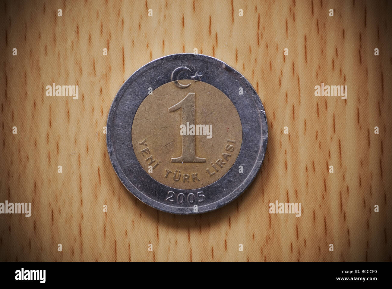 One Turkish Lira metal coin Stock Photo - Alamy