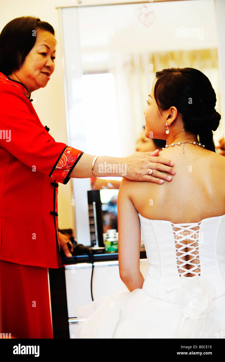 Mother smiling, comforting bride Stock Photo - Alamy