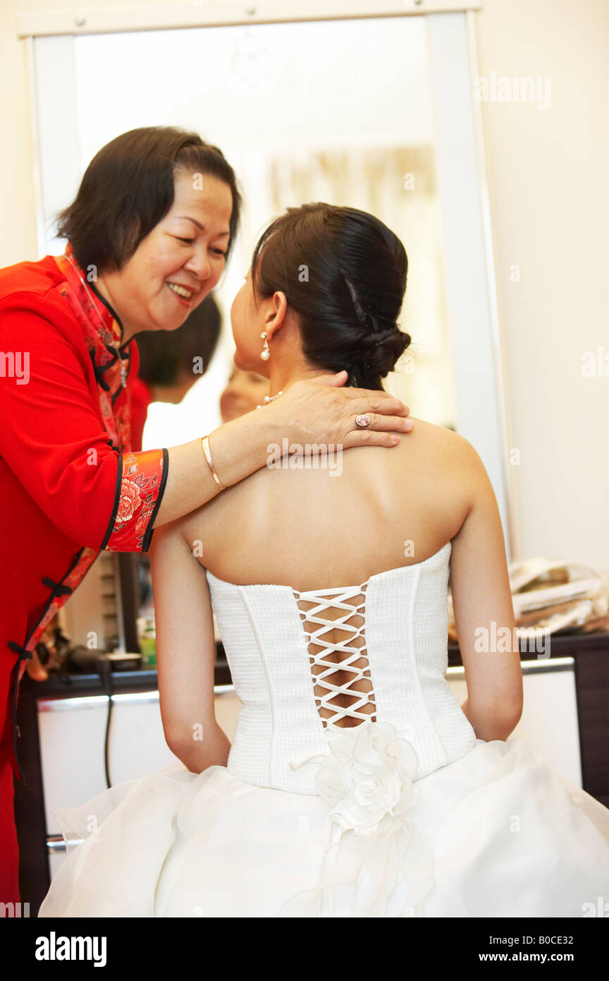 Mother comforting bride Stock Photo - Alamy