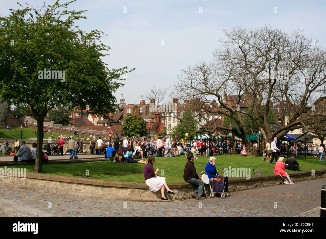 Busy high street rochester hi-res stock photography and images - Alamy