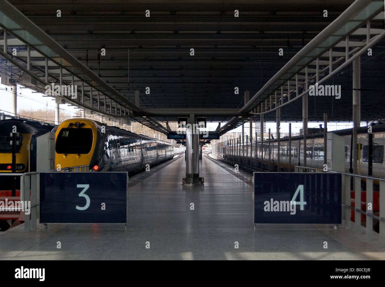 Platforms 3 and four hi-res stock photography and images - Alamy