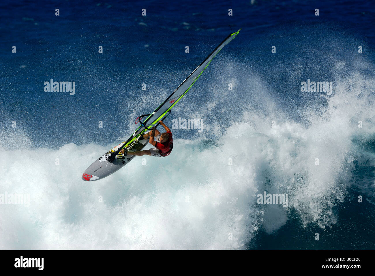 Big wave ocean sailing hi-res stock photography and images - Alamy