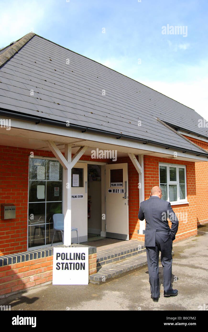 Local elections polling station hi-res stock photography and images - Alamy