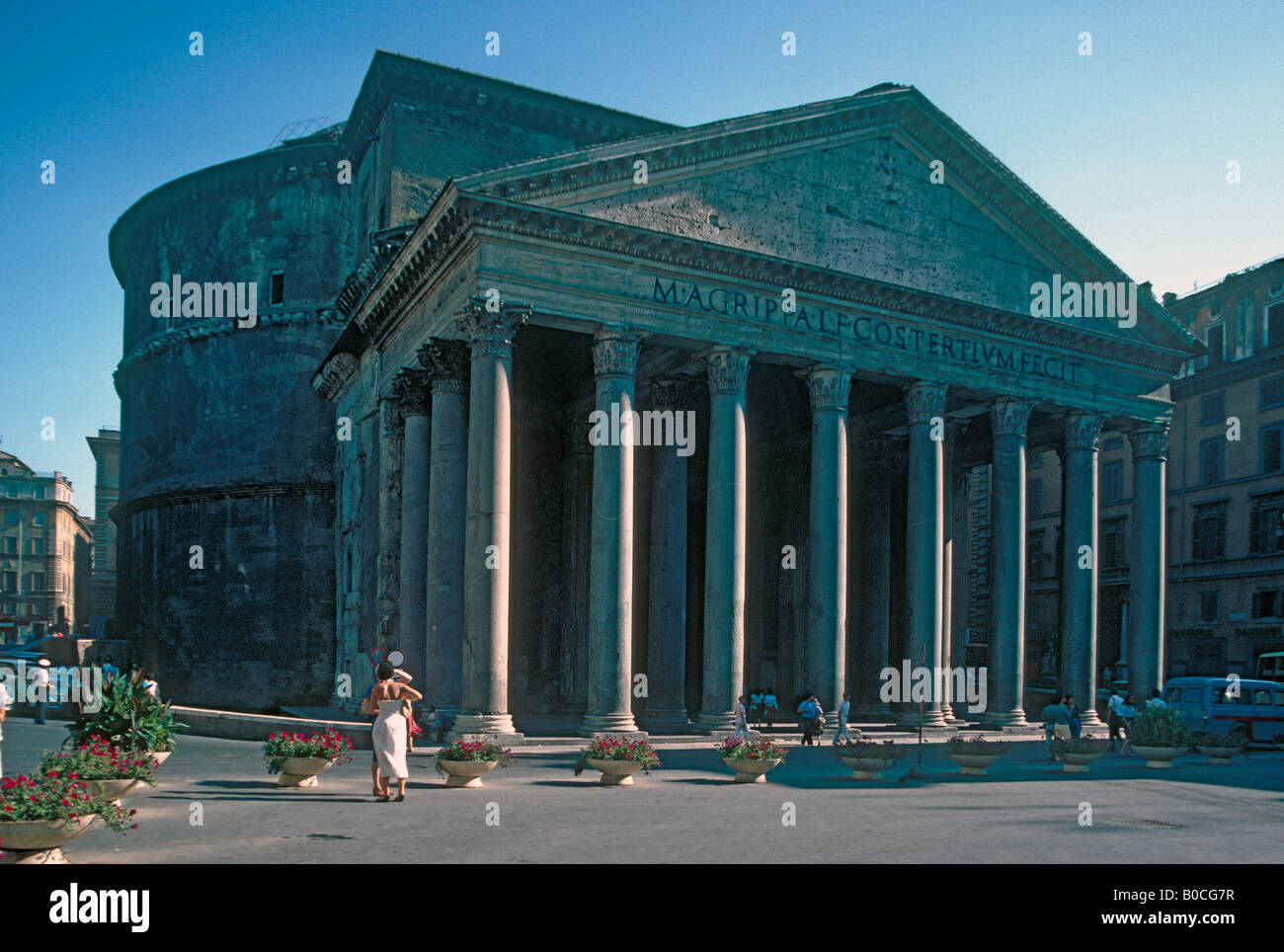 Hadrian pantheon exterior hi-res stock photography and images - Alamy