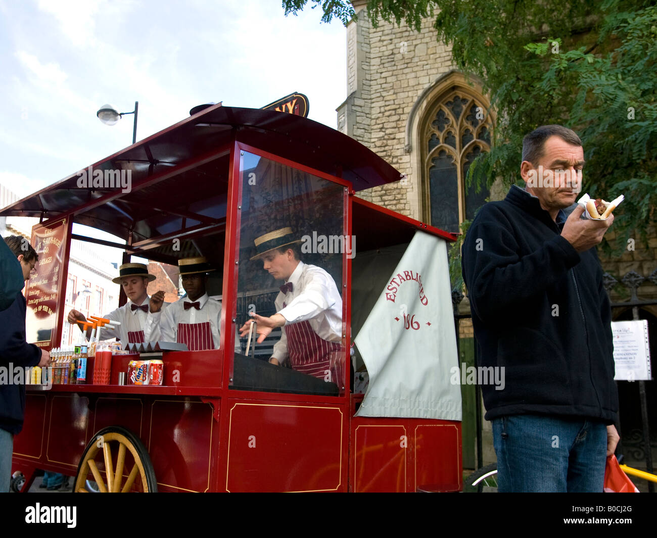 Market stall traders in Cambridge Stock Photo - Alamy