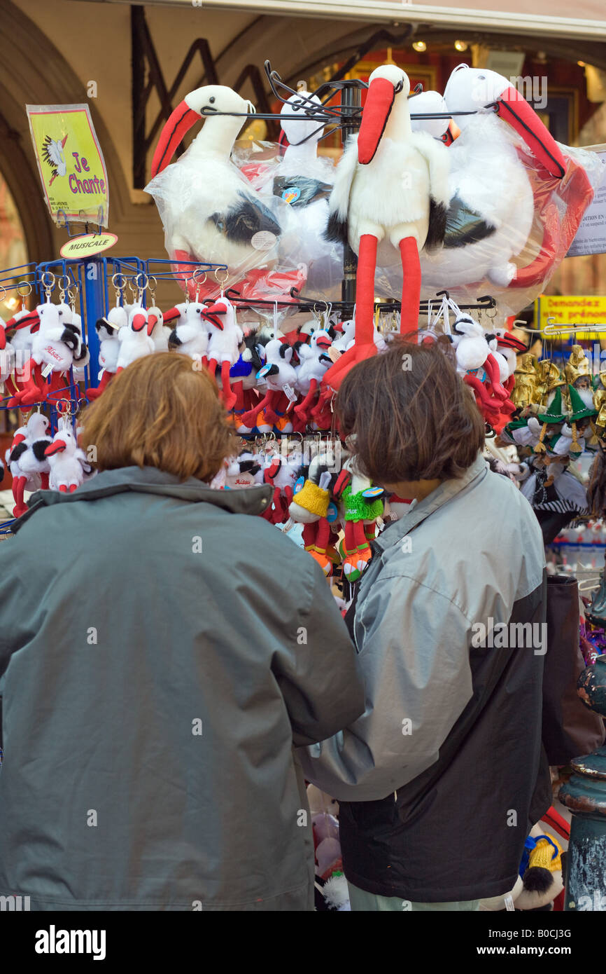 Two stuffed birds hi-res stock photography and images - Alamy
