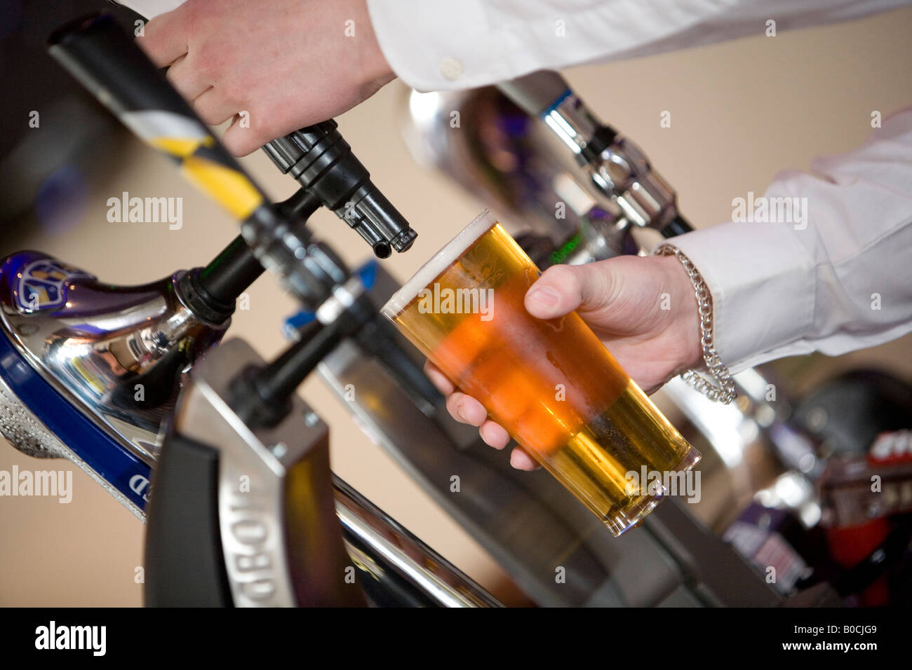 Pub pint pulling bar hi-res stock photography and images - Alamy
