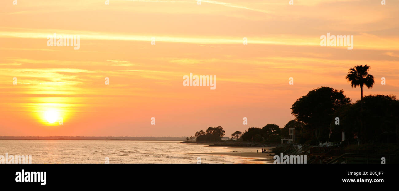 Waves on the beach at sunset, Saint Simon's Island, Georgia coast Stock ...
