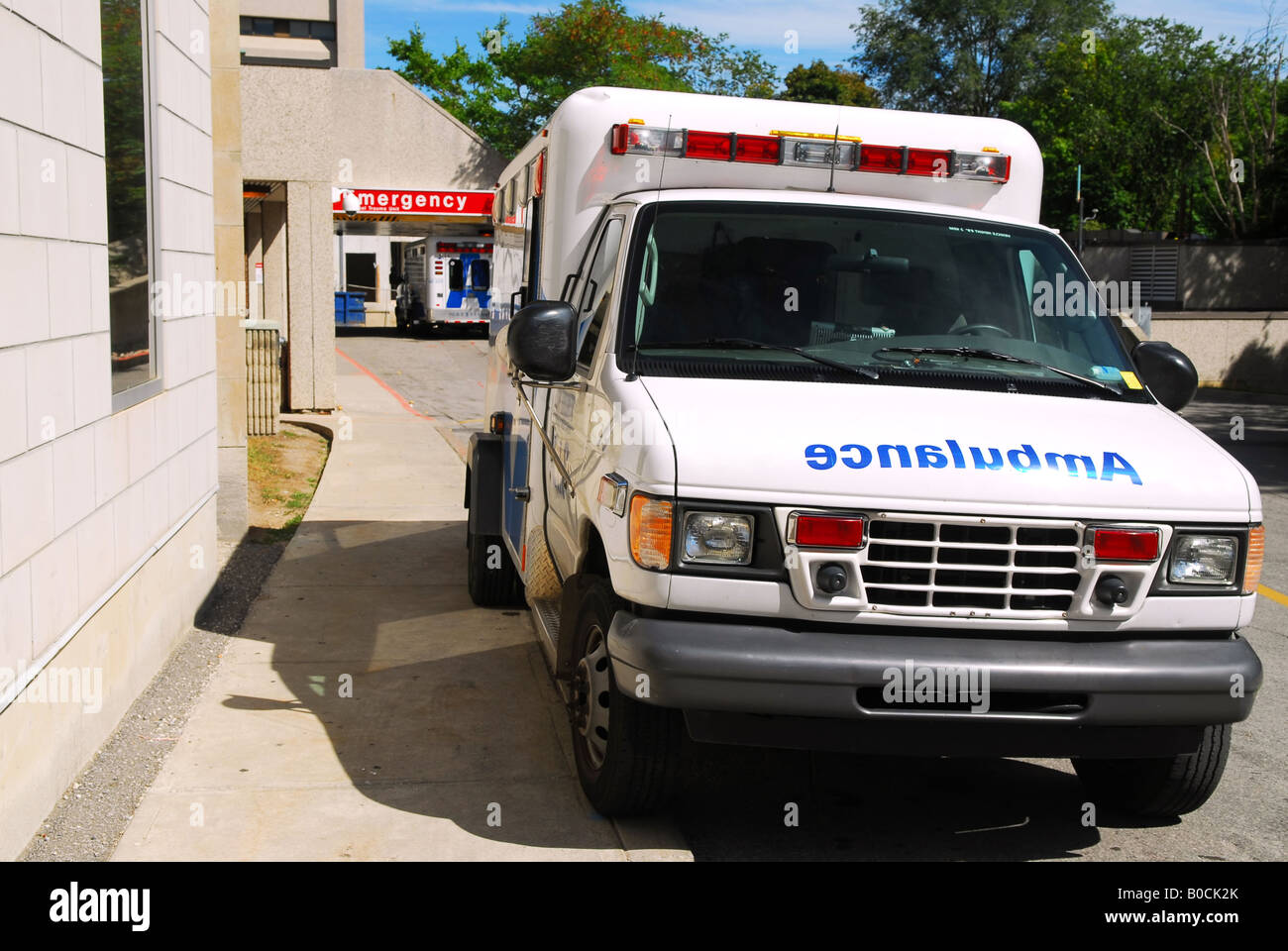 Ambulance emergency entrance hospital hi-res stock photography and ...