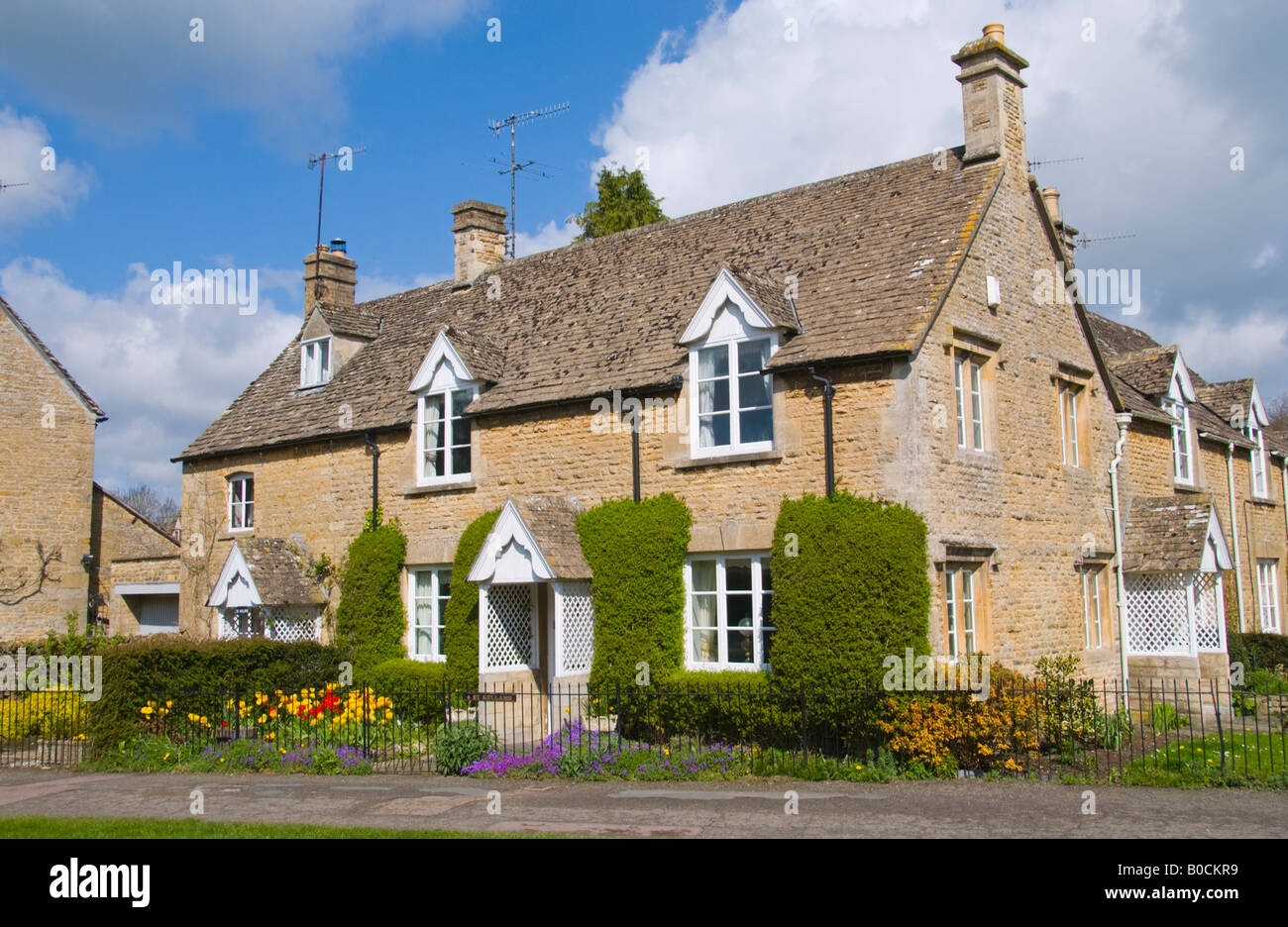 Pretty village house in Lower Slaughter Cotswolds Gloucestershire ...