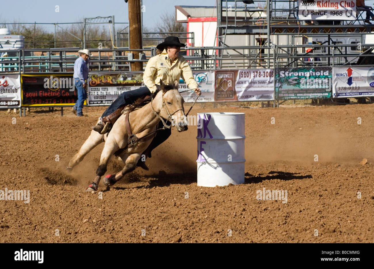 Cowgirls barrel racing hi-res stock photography and images - Alamy