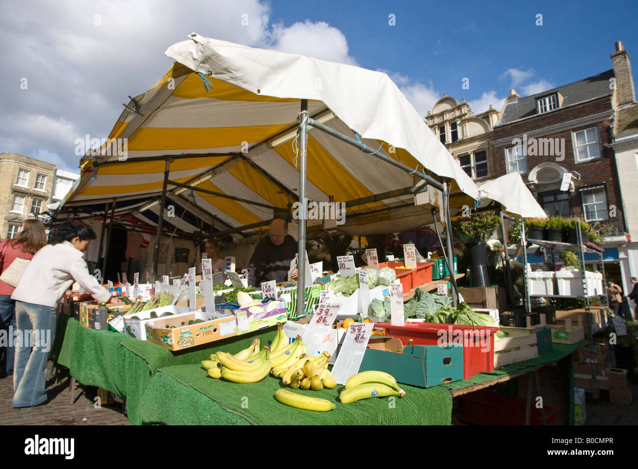Market stall traders Stock Photo - Alamy