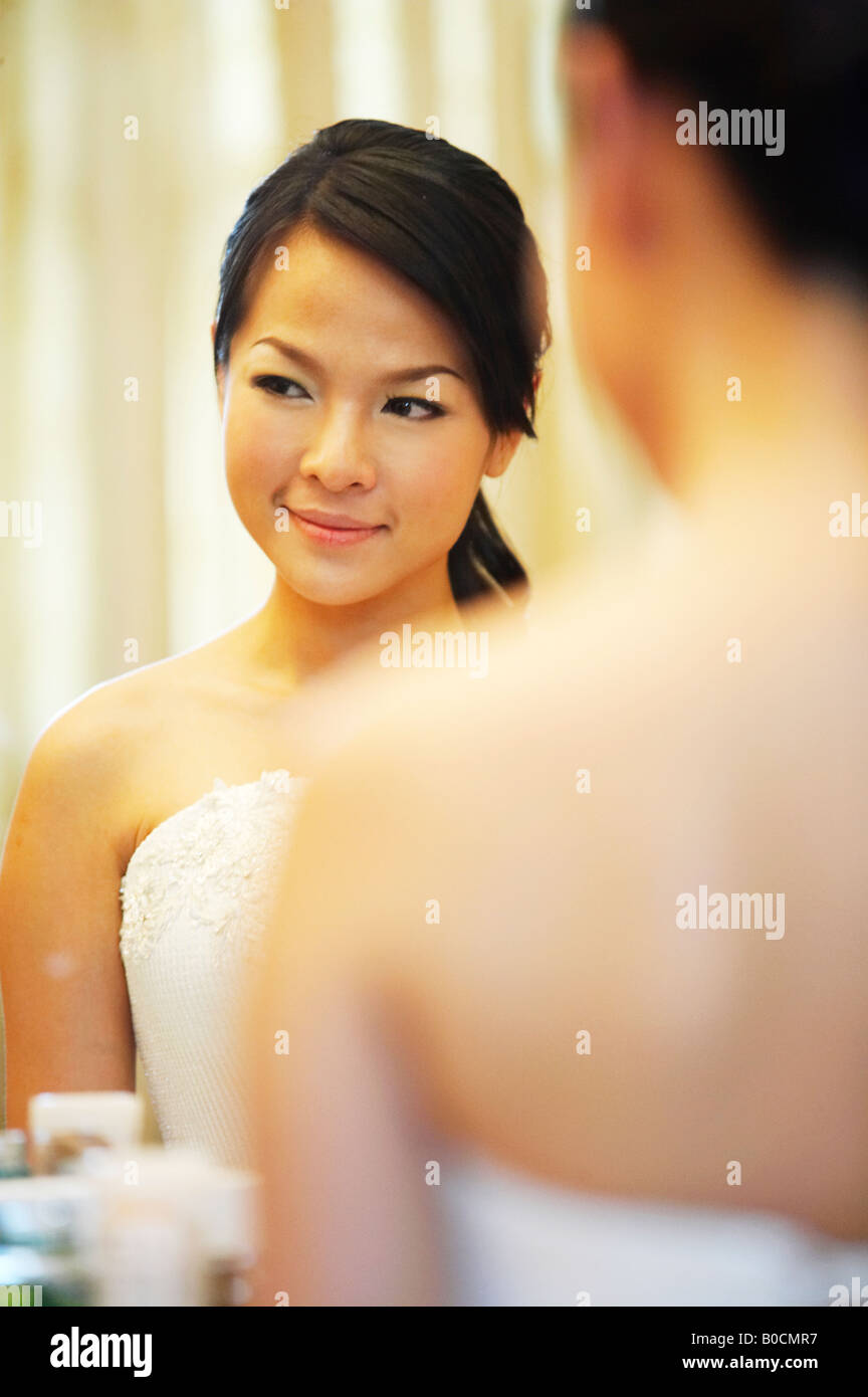Reflection of elegance bride smiling, waiting Stock Photo - Alamy