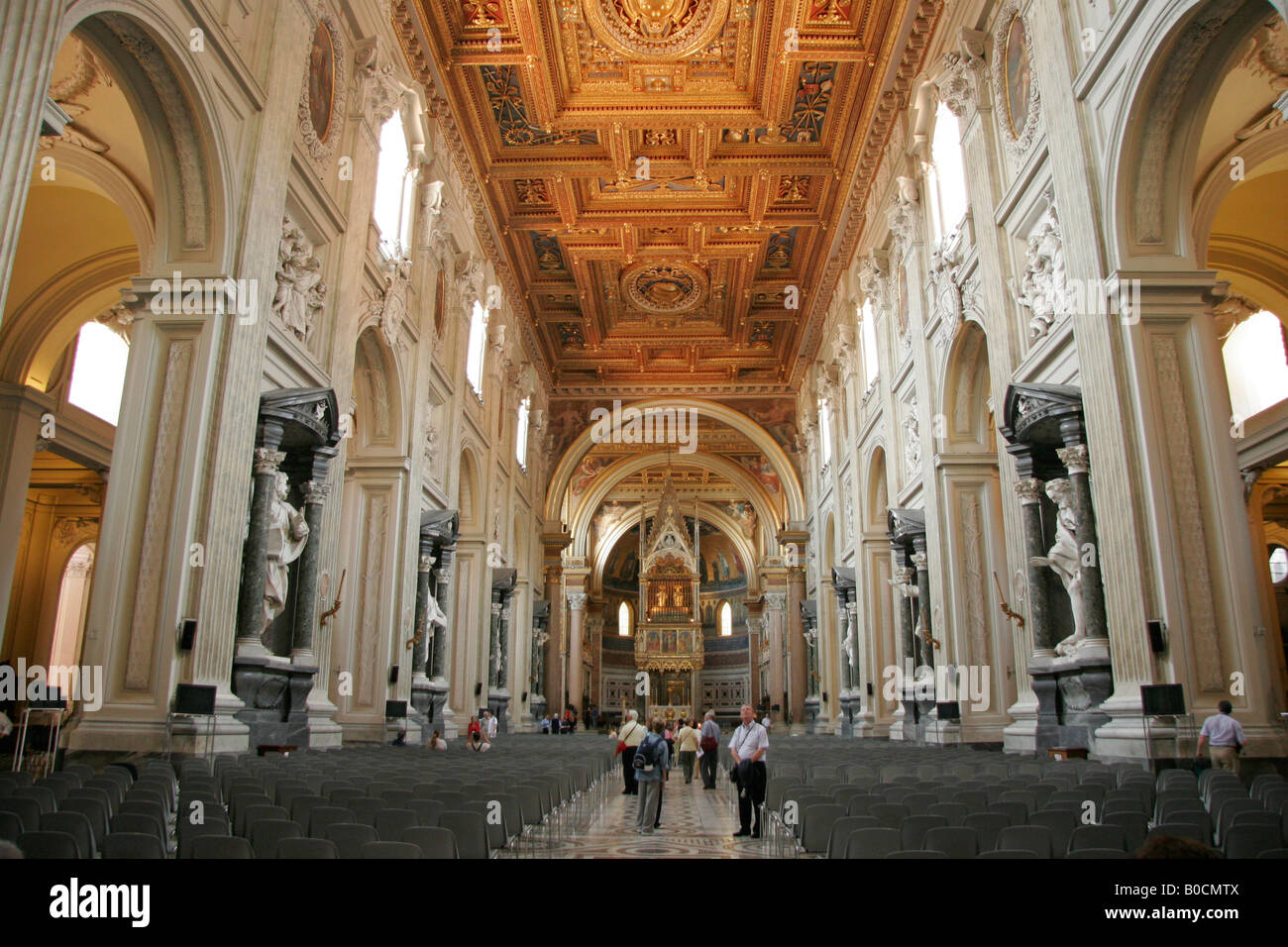 Paris notre dame apse hi-res stock photography and images - Alamy