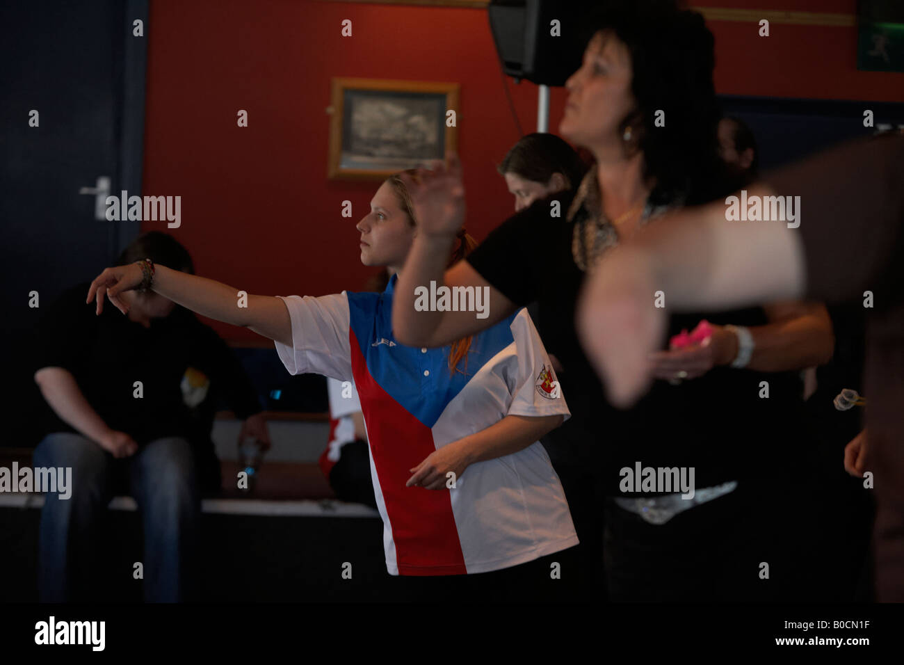 Female darts player hi-res stock photography and images - Alamy